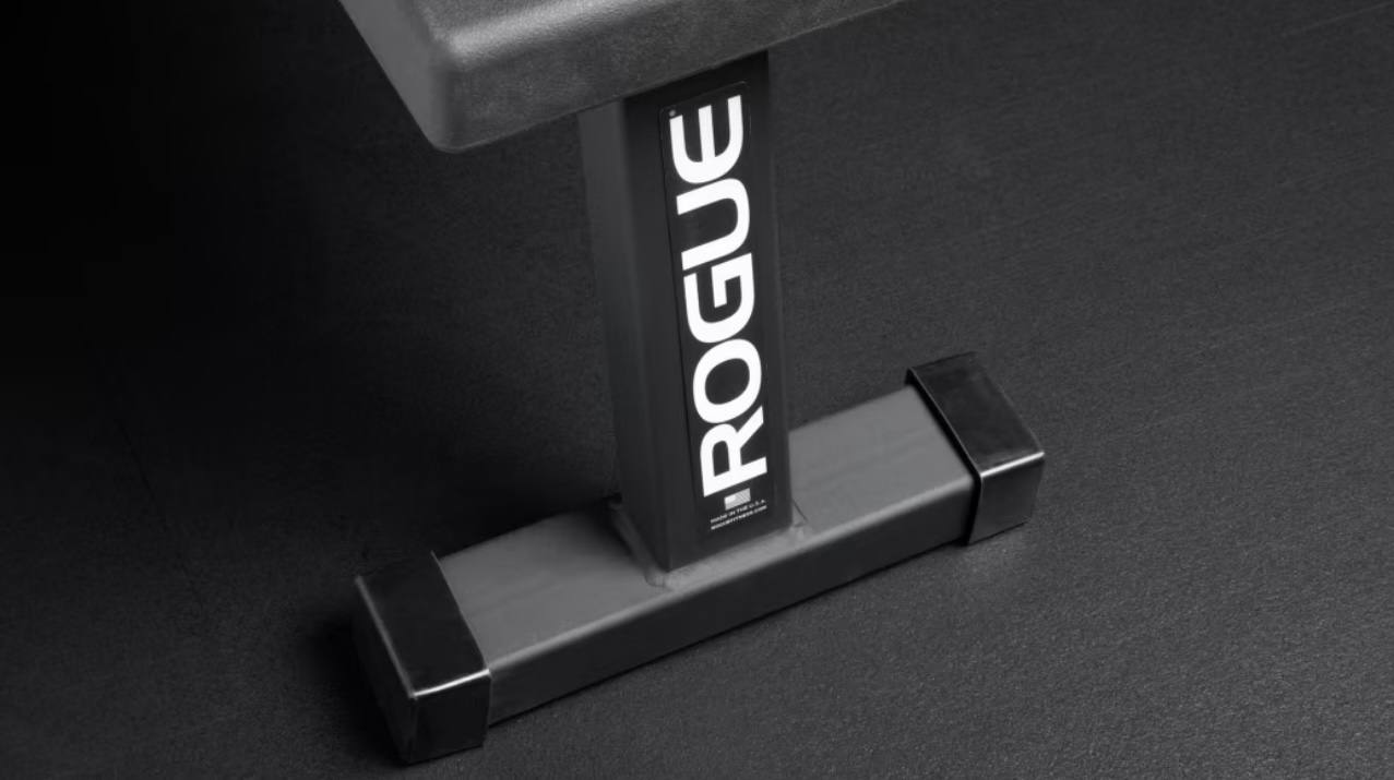 Rogue Utility Bench 2.0 (w/Rubber Feet)-Banca Plana – Iron Equipment ...